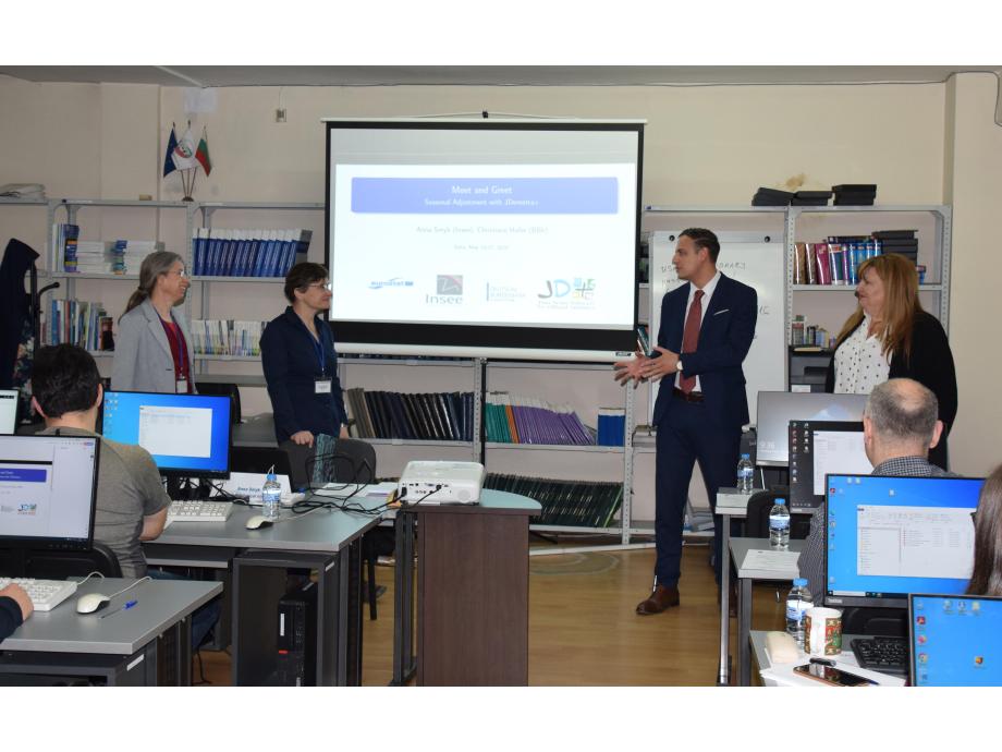 A training course on seasonal adjustment is being conducted at the NSI